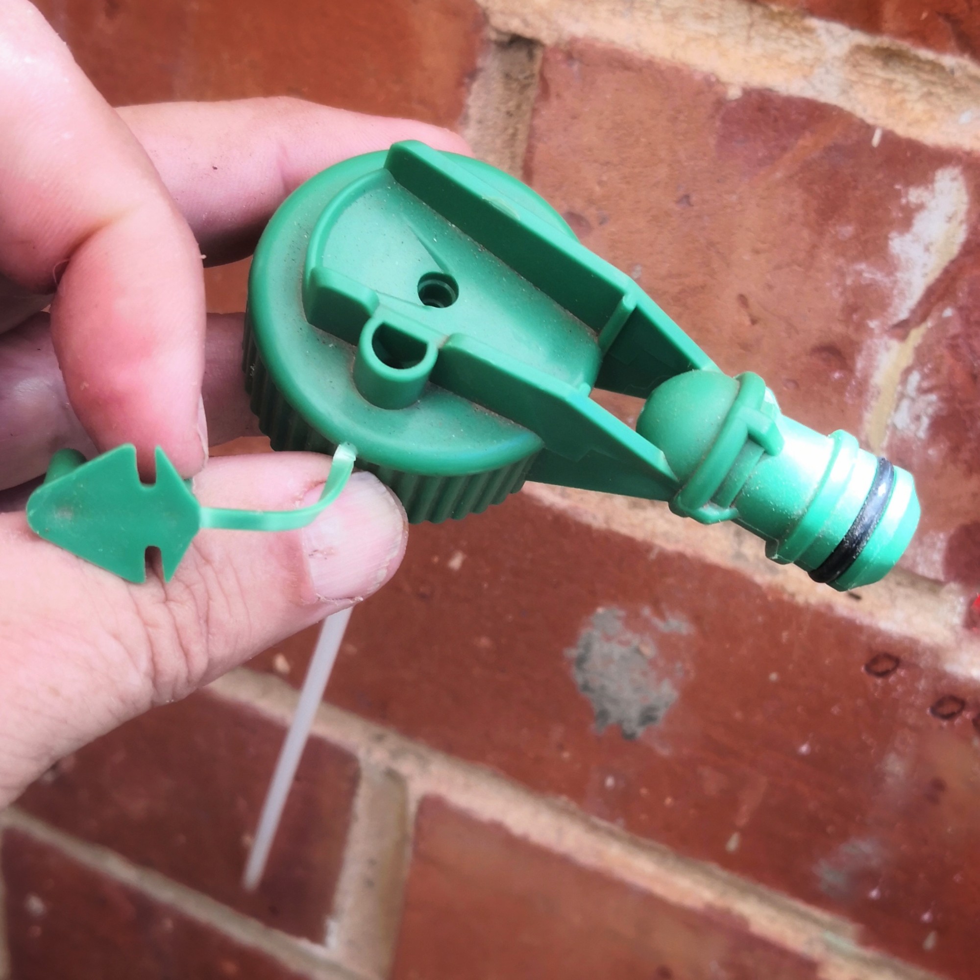 DIY fertilizer applicator for a dripper system – Ligaya Garden